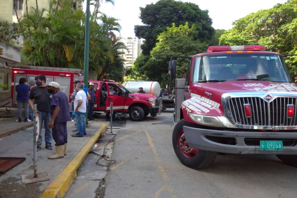 Incendio en edificio de El Hatillo causó varios daños - CURADAS
