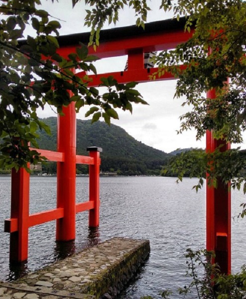 Descubre el significado de los arcos torii que se encuentran en todo Japón