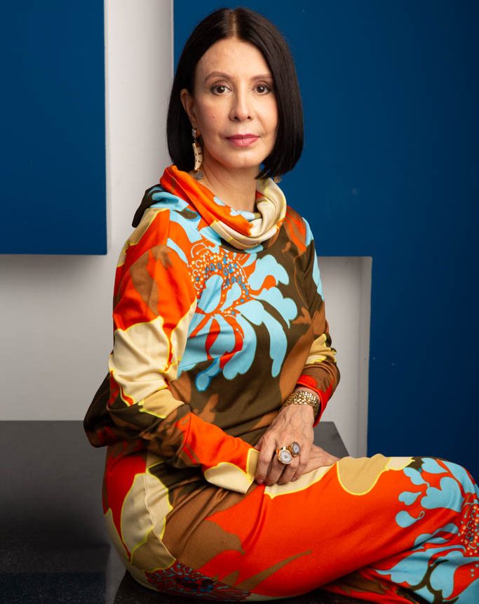 Manual para usar "vestidos imposibles" / por Ángela Oraá - CURADAS