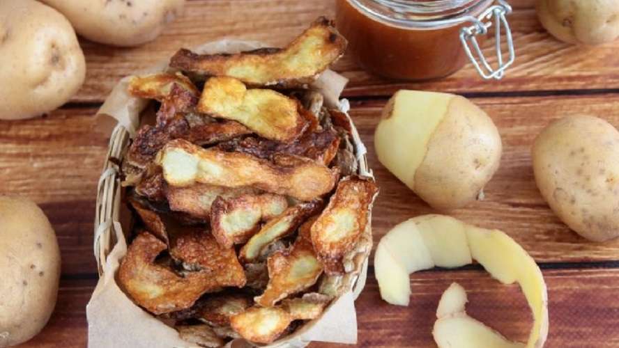 Chips de cáscara de papa frita: deliciosas para un antojito