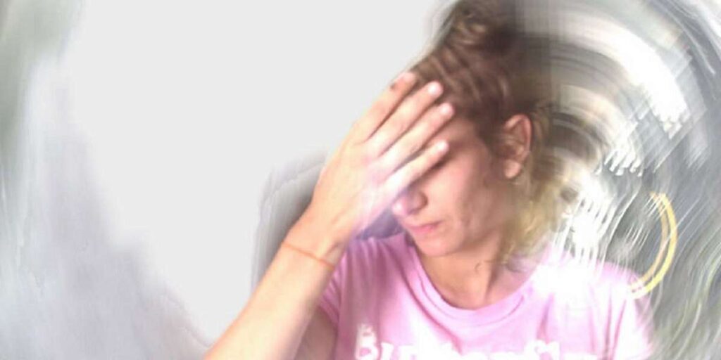 Vértigo: conoce qué es, los síntomas y causas - CURADAS