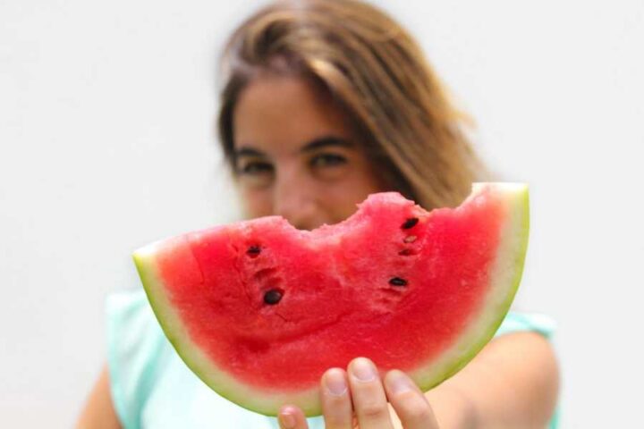Comer patilla: conoce los 5 beneficios que aporta a tu salud - CURADAS