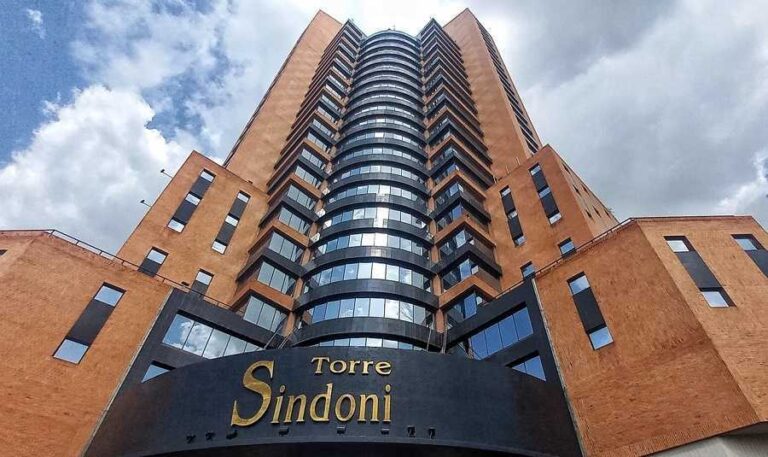 Los 5 fantasmas de la Torre Sindoni: relatos paranormales - CURADAS