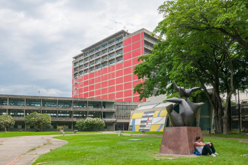 La universidad venezolana está marcada por el ausentismo - CURADAS