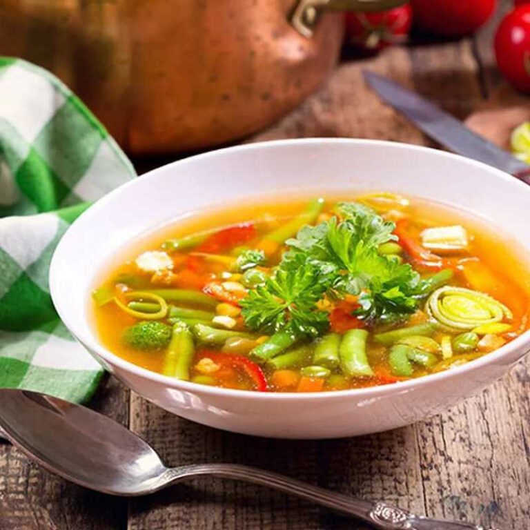Sopa detox: delicioso plato para una cena baja en calorías - CURADAS