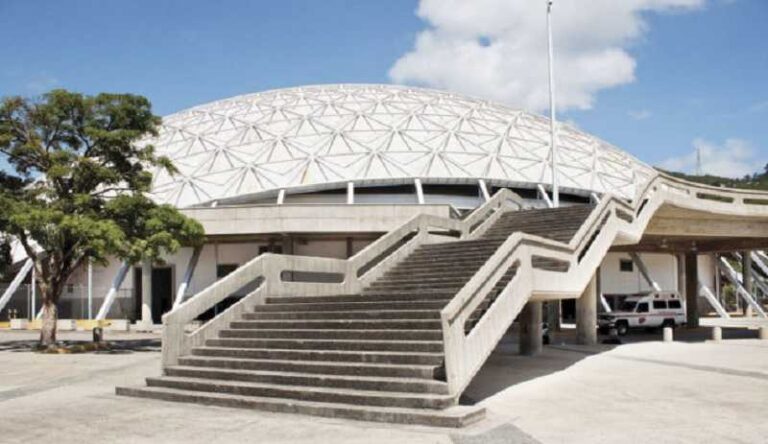 El Poliedro de Caracas: un ícono arquitectónico venezolano - CURADAS