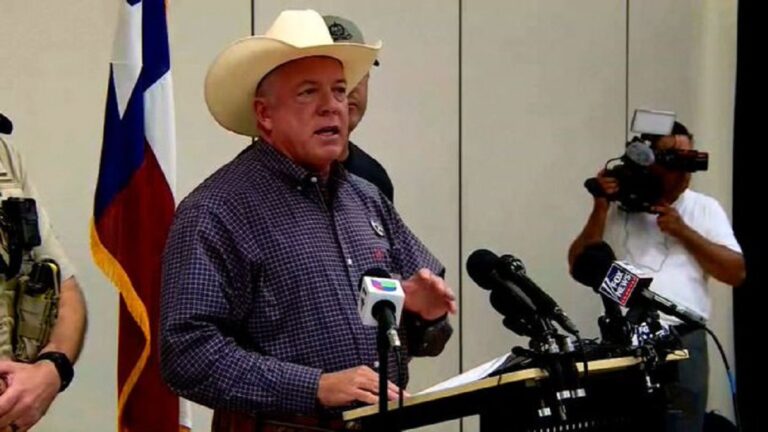 Gobernador de Texas declara duelo por la muerte de 119 personas a causa ...