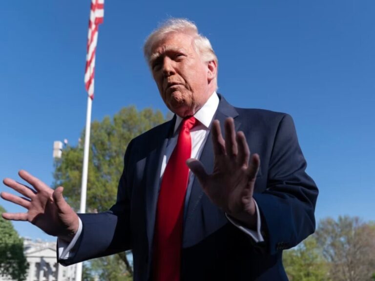 Juez de EE. UU. declara ilegal tasa de $100.000 impuesta por Trump para ...